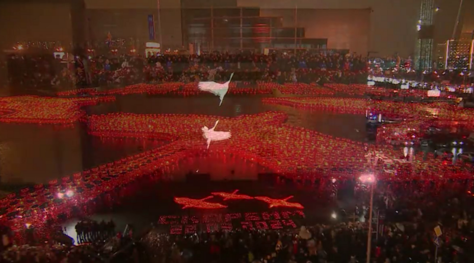 Акция памяти погибших в теракте в «Крокусе началась с улетающих журавлей Инфо24